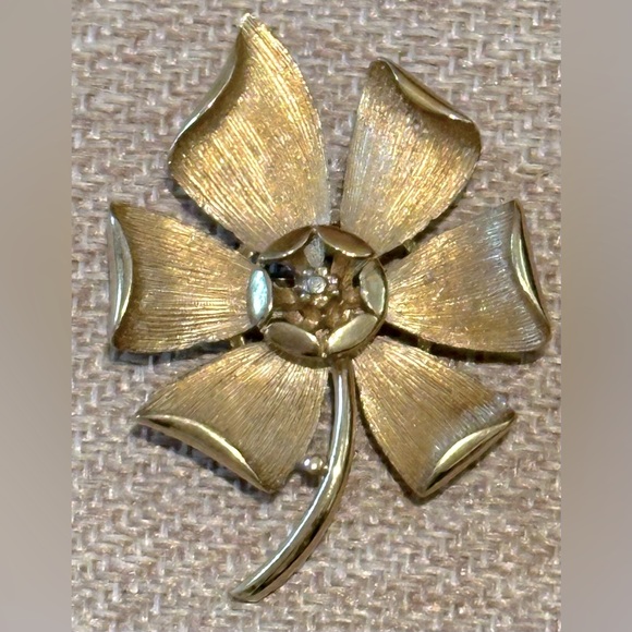 Monet | Jewelry | Vintage Monet Floral Gold Tone Beautiful Condition ...
